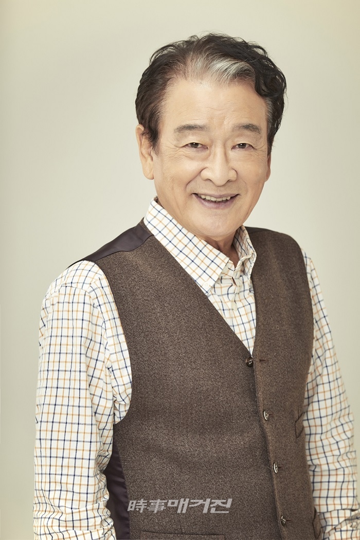 탤런트 이순재 85세로 연극무대 또 선다