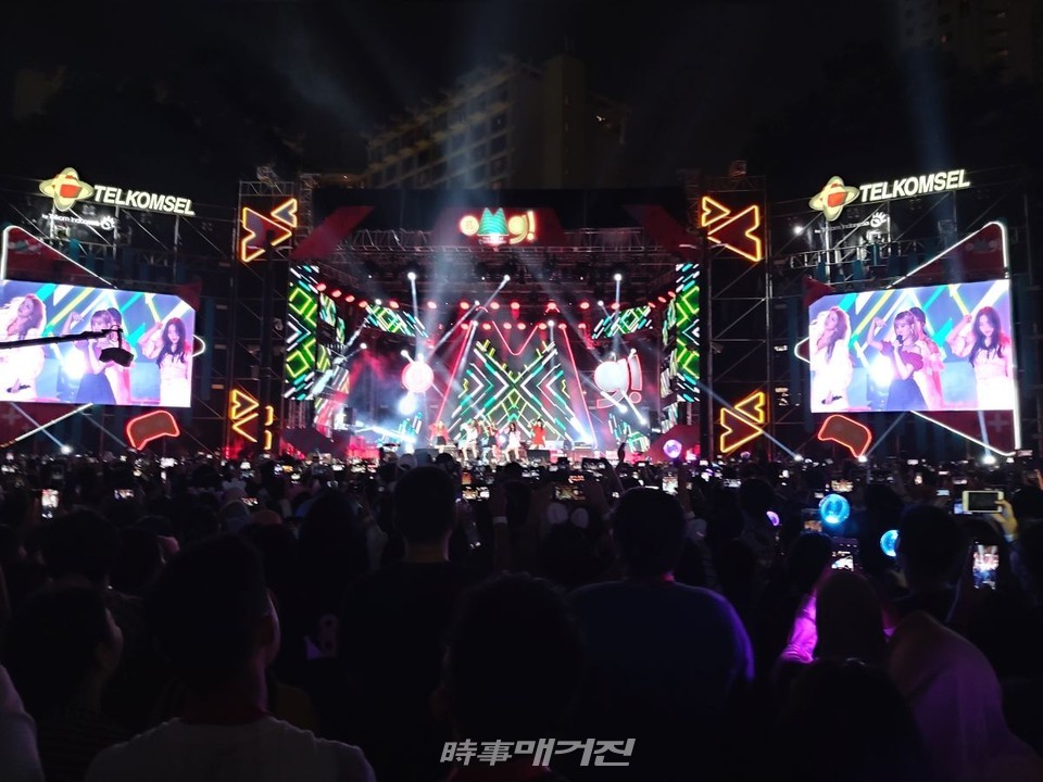 여자친구(GFRIEND), 인도네시아 ‘OMG (Oh My Gig) powered by Telkomsel’ 공연에서 멋진 춤과 ...