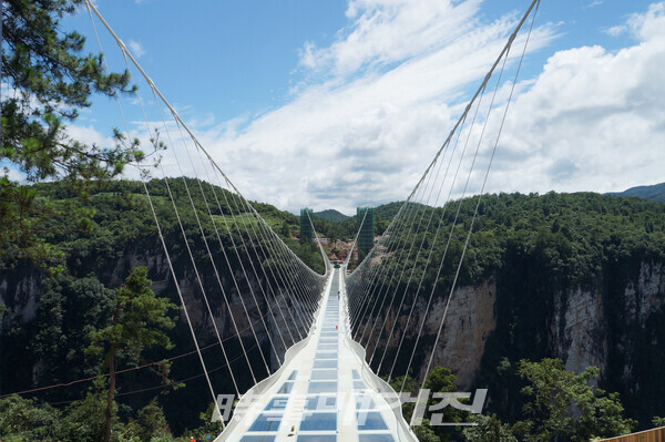 [사진으로 떠나는 세계여행] 태곳적 신비를 품은 황홀한 풍경 ‘장가계’