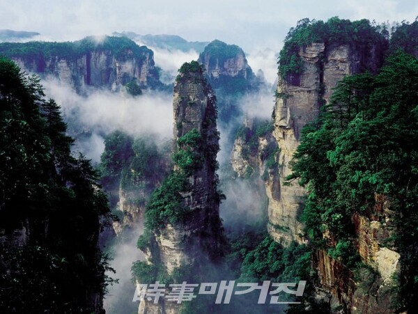 [사진으로 떠나는 세계여행] 태곳적 신비를 품은 황홀한 풍경 ‘장가계’